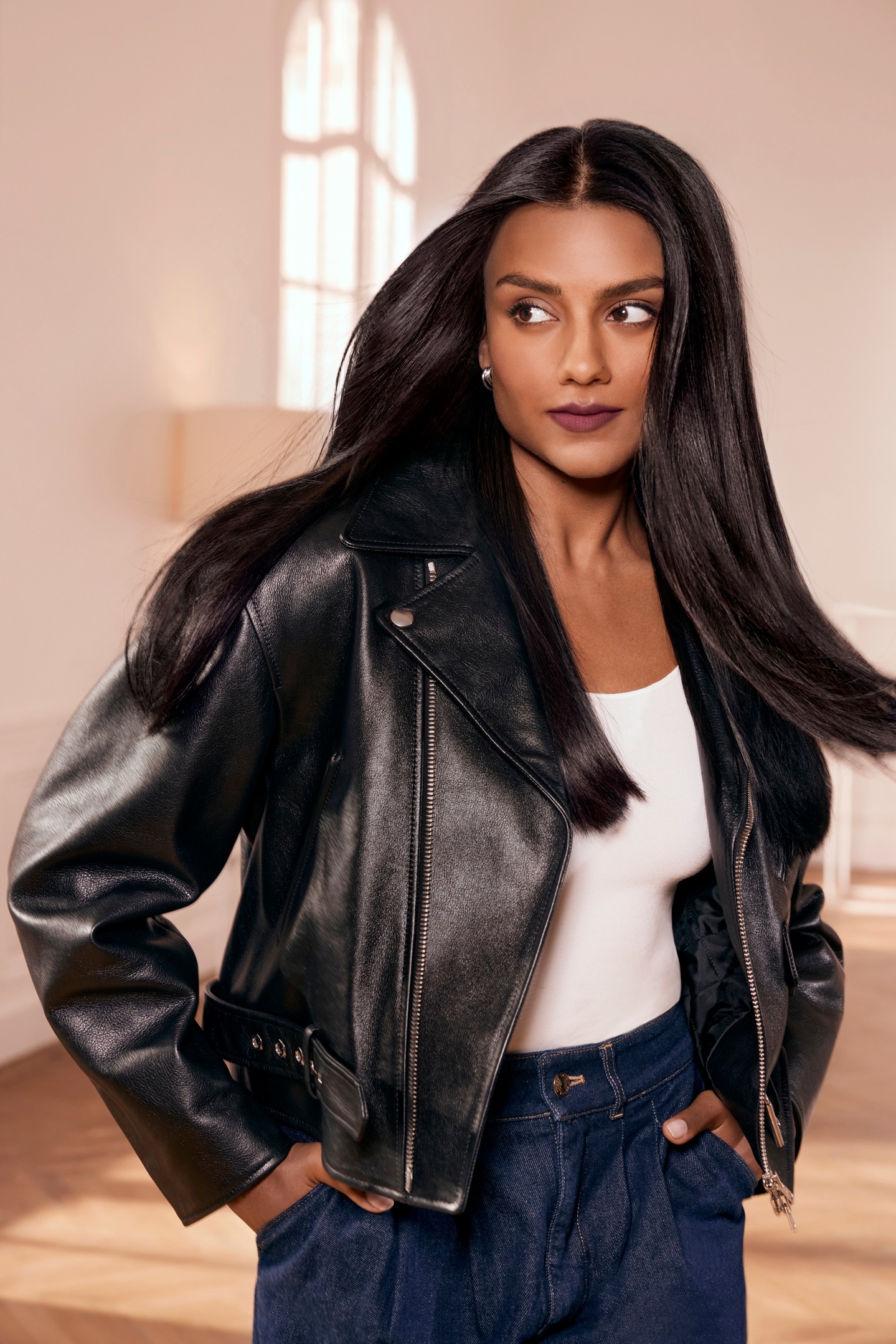 Elvive - 004 - Simone Ashley Source